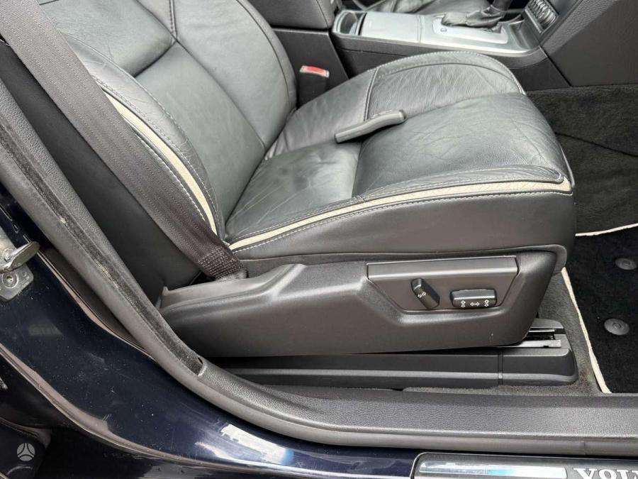 Melns Volvo XC90 2011 Tauragė, ar dzinēja tilpumu 2.40 L un nobraukumu 251 tūkst. km par 8800 €, foto 20 vietnē AUTOMOTO.COM.LV