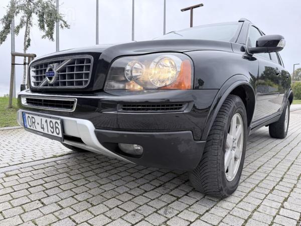 Volvo XC90 2011 in Rezekne on AUTOMOTO.COM.LV Black Volvo XC90 2011 in Rezekne, with an engine capacity of 2.40 L and mileage of 291 thousand km for 9300 €, photo 3 on AUTOMOTO.COM.LV
