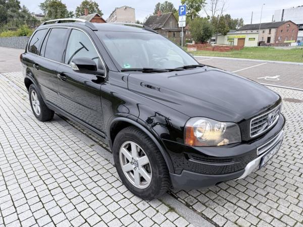 Volvo XC90 2011 in Rezekne on AUTOMOTO.COM.LV Black Volvo XC90 2011 in Rezekne, with an engine capacity of 2.40 L and mileage of 291 thousand km for 9300 €, photo 5 on AUTOMOTO.COM.LV