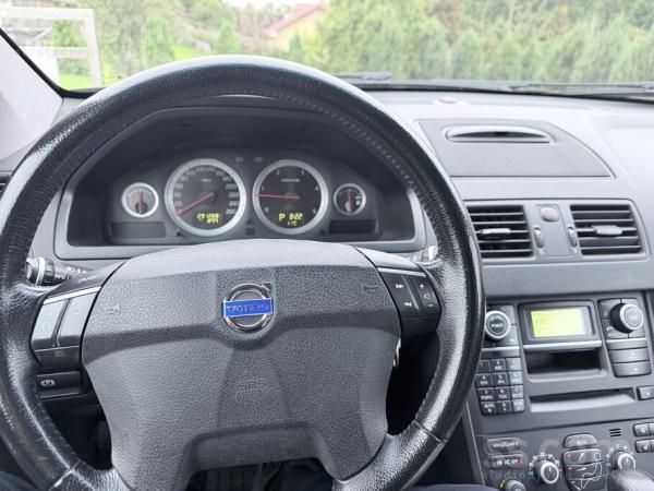 Volvo XC90 2011 Rēzekne vietnē Melns Volvo XC90 2011 Rēzekne, ar dzinēja tilpumu 2.40 L un nobraukumu 291 tūkst. km par 9300 €, foto 9 vietnē AUTOMOTO.COM.LV