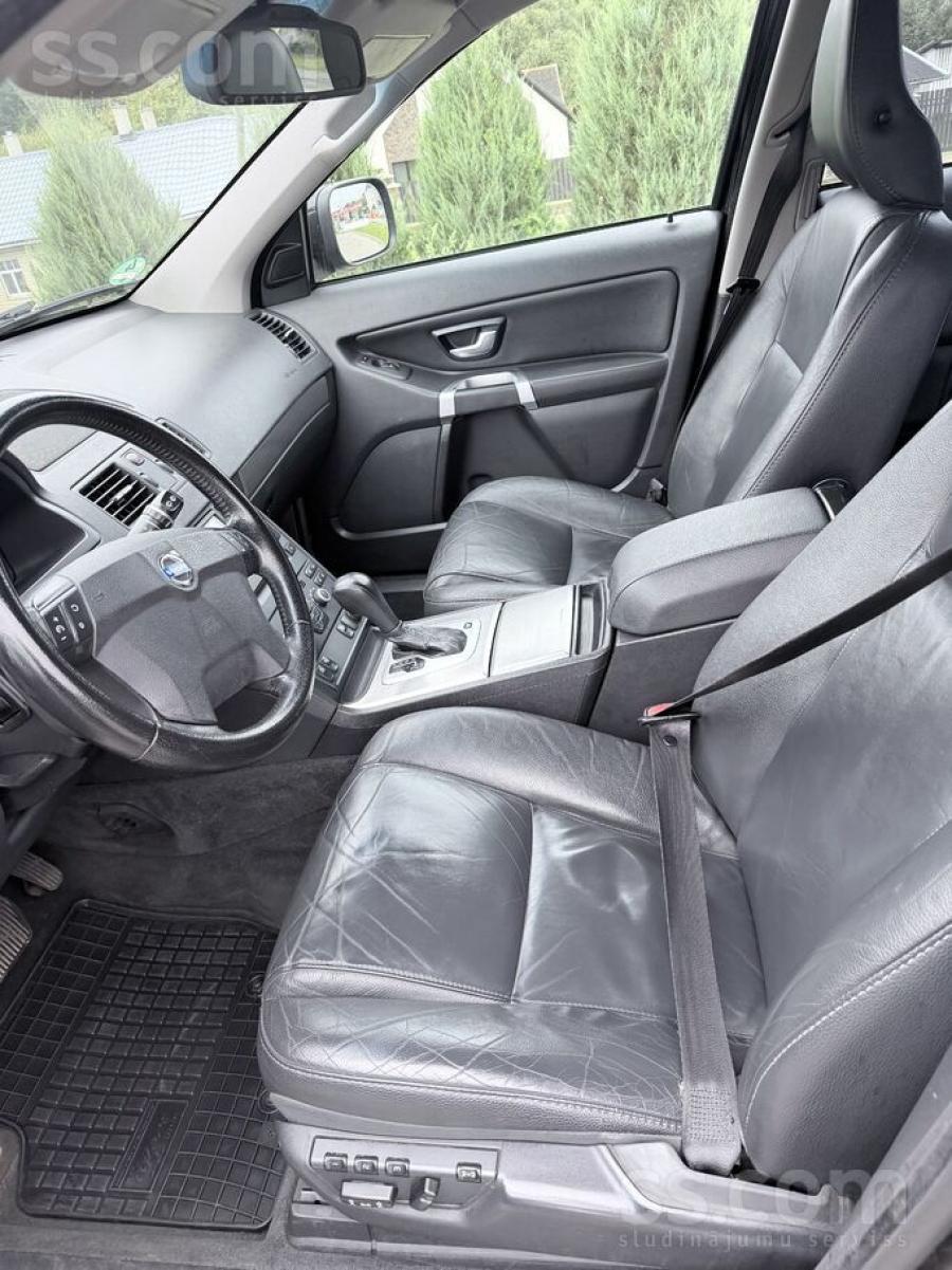 Melns Volvo XC90 2011 Rēzekne, ar dzinēja tilpumu 2.40 L un nobraukumu 291 tūkst. km par 8900 €, foto 14 vietnē AUTOMOTO.COM.LV