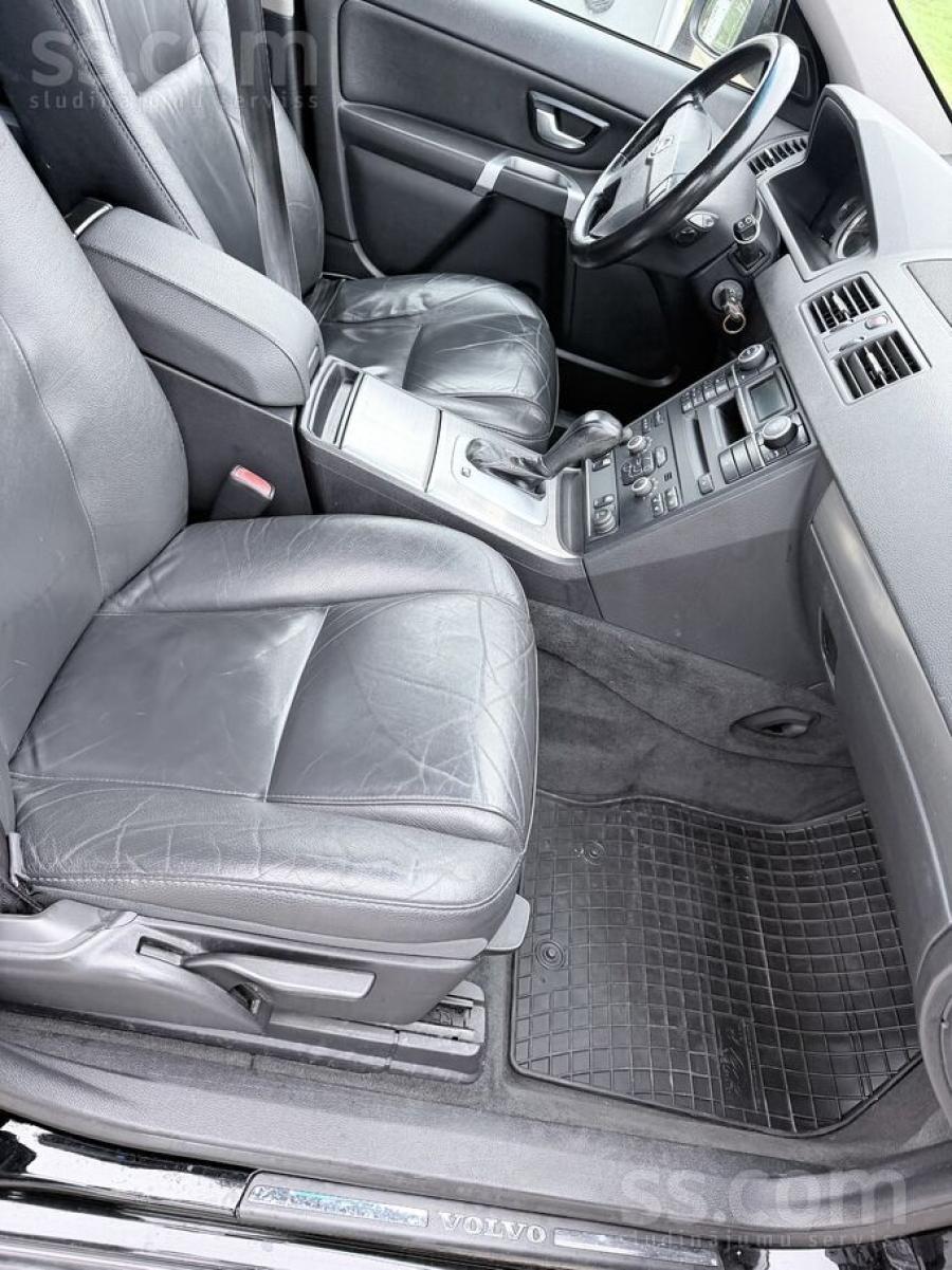 Melns Volvo XC90 2011 Rēzekne, ar dzinēja tilpumu 2.40 L un nobraukumu 291 tūkst. km par 8900 €, foto 15 vietnē AUTOMOTO.COM.LV
