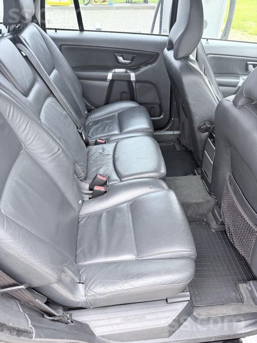 Melns Volvo XC90 2011 Rēzekne, ar dzinēja tilpumu 2.40 L un nobraukumu 291 tūkst. km par 8900 €, foto 16 vietnē AUTOMOTO.COM.LV