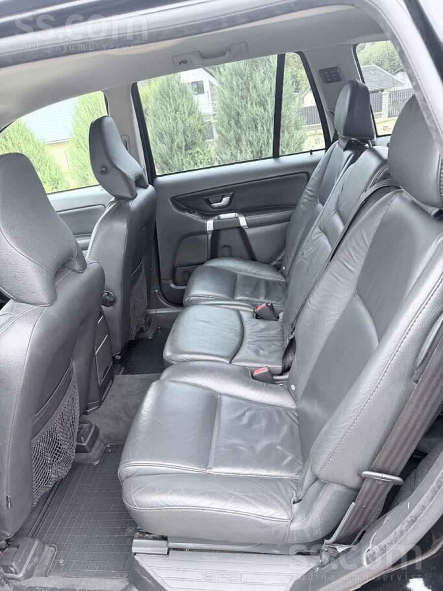 Melns Volvo XC90 2011 Rēzekne, ar dzinēja tilpumu 2.40 L un nobraukumu 291 tūkst. km par 8900 €, foto 17 vietnē AUTOMOTO.COM.LV