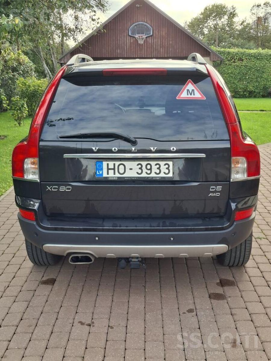 Black Volvo XC90 2011 in Riga, with an engine capacity of 2.40 L and mileage of 337 thousand km for 8700 €, photo 3 on AUTOMOTO.COM.LV