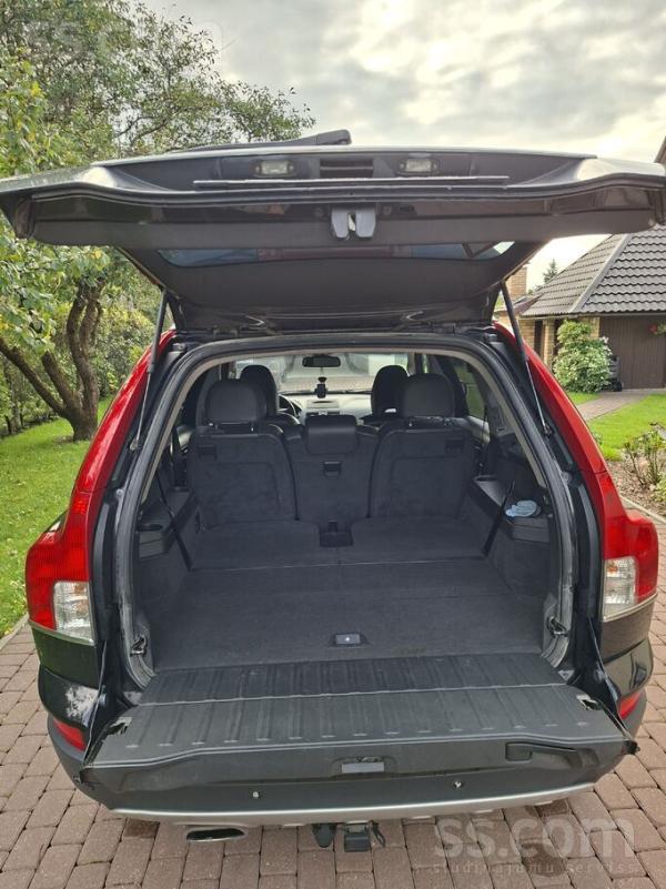 Melns Volvo XC90 2011 Rīga, ar dzinēja tilpumu 2.40 L un nobraukumu 337 tūkst. km par 8700 €, foto 4 vietnē AUTOMOTO.COM.LV