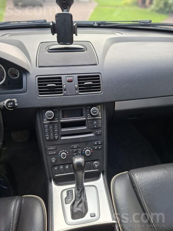Melns Volvo XC90 2011 Rīga, ar dzinēja tilpumu 2.40 L un nobraukumu 337 tūkst. km par 8700 €, foto 7 vietnē AUTOMOTO.COM.LV