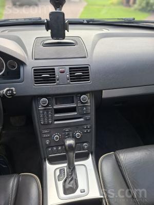 Black Volvo XC90 2011 in Riga, with an engine capacity of 2.40 L and mileage of 337 thousand km for 8700 €, photo 7 on AUTOMOTO.COM.LV