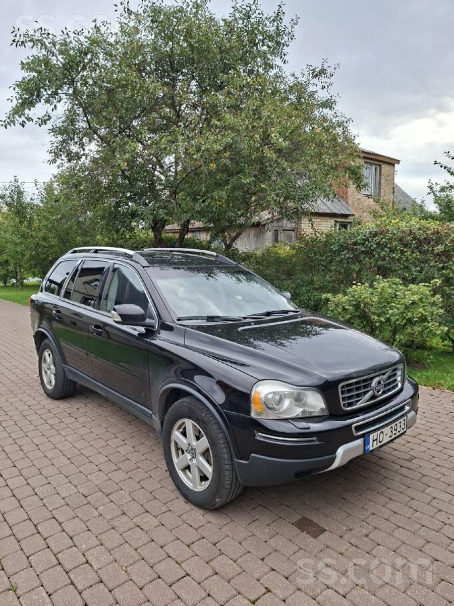 Black Volvo XC90 2011 in Riga, with an engine capacity of 2.40 L and mileage of 337 thousand km for 8700 €, photo 9 on AUTOMOTO.COM.LV