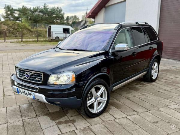 Black Volvo XC90 2011 in Raseiniai, with an engine capacity of 2.40 L and mileage of 296 thousand km for 8650 €, photo 5 on AUTOMOTO.COM.LV