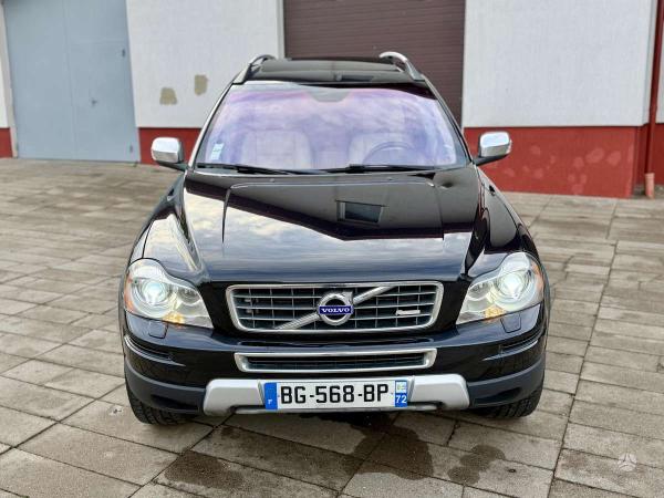 Black Volvo XC90 2011 in Raseiniai, with an engine capacity of 2.40 L and mileage of 296 thousand km for 8650 €, photo 6 on AUTOMOTO.COM.LV