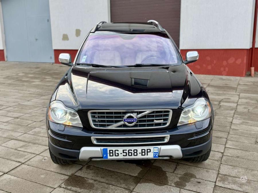 Black Volvo XC90 2011 in Raseiniai, with an engine capacity of 2.40 L and mileage of 296 thousand km for 8650 €, photo 6 on AUTOMOTO.COM.LV