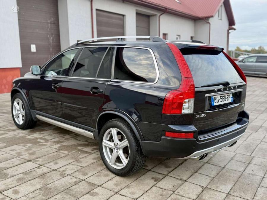 Black Volvo XC90 2011 in Raseiniai, with an engine capacity of 2.40 L and mileage of 296 thousand km for 8650 €, photo 8 on AUTOMOTO.COM.LV