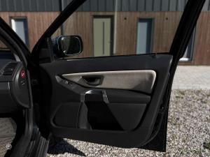 Black Volvo XC90 2011 in Raseiniai, with an engine capacity of 2.40 L and mileage of 296 thousand km for 8650 €, photo 23 on AUTOMOTO.COM.LV