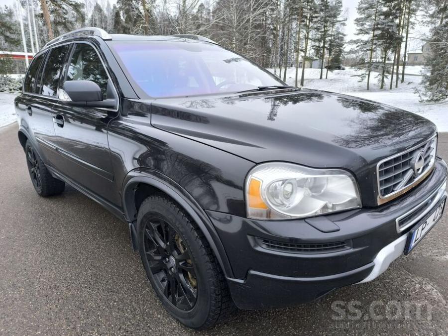 Black Volvo XC90 2012 in Valka, with an engine capacity of 2.40 L and mileage of 439 thousand km for 5999 €, photo 3 on AUTOMOTO.COM.LV