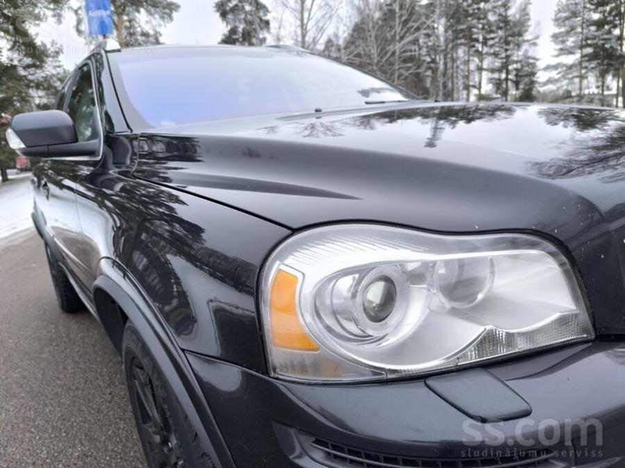 Black Volvo XC90 2012 in Valka, with an engine capacity of 2.40 L and mileage of 439 thousand km for 5999 €, photo 4 on AUTOMOTO.COM.LV