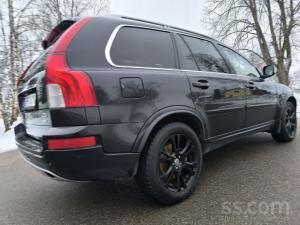 Black Volvo XC90 2012 in Valka, with an engine capacity of 2.40 L and mileage of 439 thousand km for 5999 €, photo 5 on AUTOMOTO.COM.LV