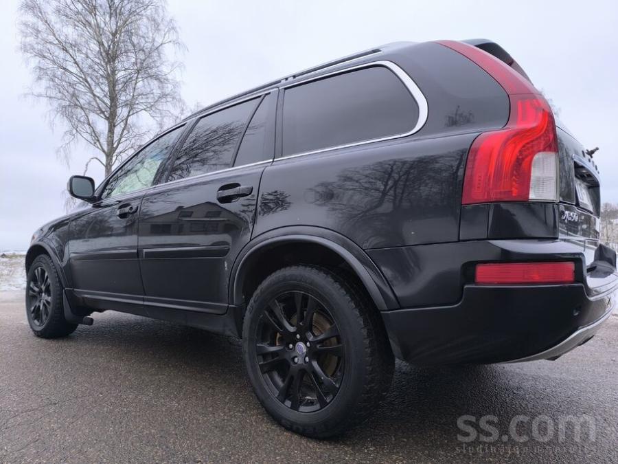 Black Volvo XC90 2012 in Valka, with an engine capacity of 2.40 L and mileage of 439 thousand km for 5999 €, photo 6 on AUTOMOTO.COM.LV