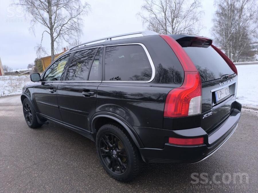 Black Volvo XC90 2012 in Valka, with an engine capacity of 2.40 L and mileage of 439 thousand km for 5999 €, photo 7 on AUTOMOTO.COM.LV