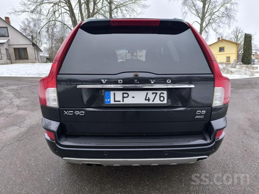 Black Volvo XC90 2012 in Valka, with an engine capacity of 2.40 L and mileage of 439 thousand km for 5999 €, photo 8 on AUTOMOTO.COM.LV