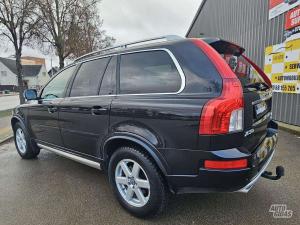 Black Volvo XC90 2012 in Siauliai, with an engine capacity of 2.40 L and mileage of 289 thousand km for 12450 €, photo 6 on AUTOMOTO.COM.LV