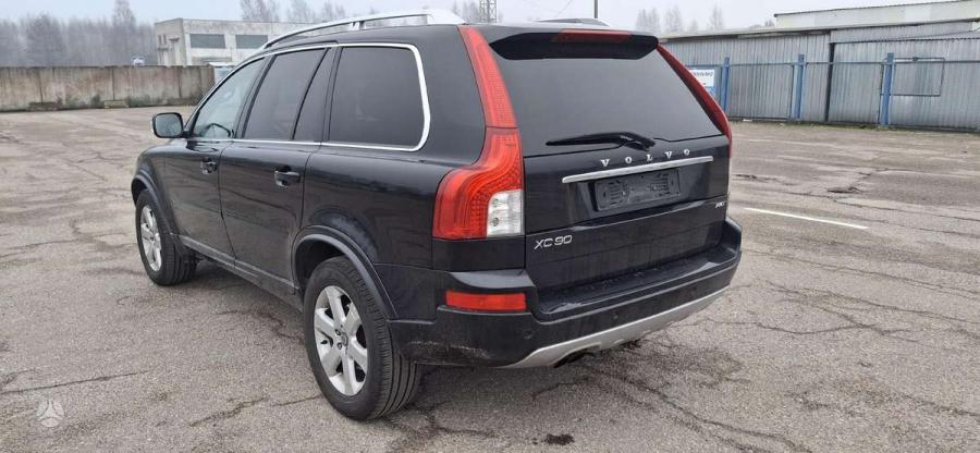 Black Volvo XC90 2012 in Panevezys, with an engine capacity of 2.40 L and mileage of 242 thousand km for 9500 €, photo 3 on AUTOMOTO.COM.LV