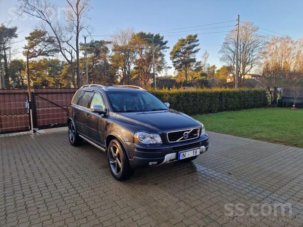 Black Volvo XC90 2012 in Tukums, with an engine capacity of 2.40 L and mileage of 456 thousand km for 12900 €, photo 1 on AUTOMOTO.COM.LV
