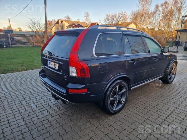 Black Volvo XC90 2012 in Tukums, with an engine capacity of 2.40 L and mileage of 456 thousand km for 12900 €, photo 3 on AUTOMOTO.COM.LV