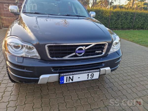 Black Volvo XC90 2012 in Tukums, with an engine capacity of 2.40 L and mileage of 456 thousand km for 12900 €, photo 6 on AUTOMOTO.COM.LV