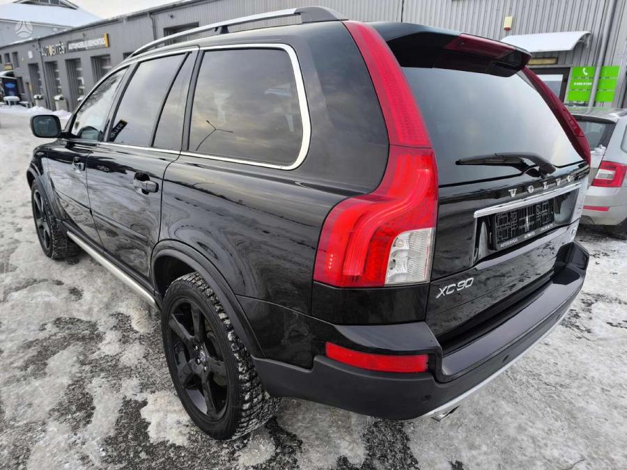 Melns Volvo XC90 2012 Joniškis, ar dzinēja tilpumu 2.40 L un nobraukumu 256 tūkst. km par 11200 €, foto 3 vietnē AUTOMOTO.COM.LV