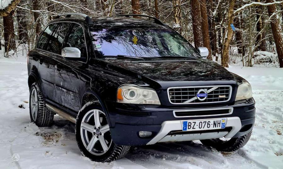 Black Volvo XC90 2012 in Vilnius, with an engine capacity of 2.40 L and mileage of 272 thousand km for 10850 €, photo 1 on AUTOMOTO.COM.LV