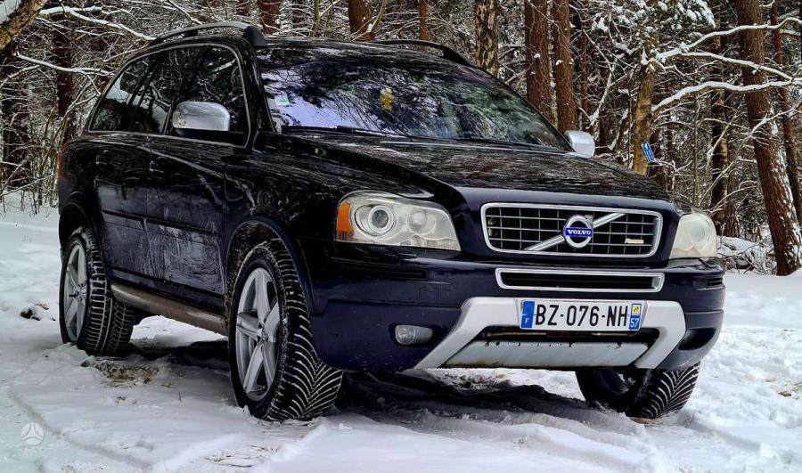 Black Volvo XC90 2012 in Vilnius, with an engine capacity of 2.40 L and mileage of 272 thousand km for 10850 €, photo 5 on AUTOMOTO.COM.LV