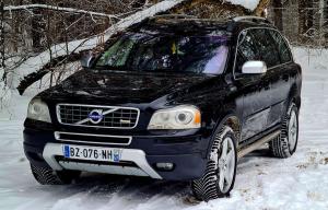 Black Volvo XC90 2012 in Vilnius, with an engine capacity of 2.40 L and mileage of 272 thousand km for 10850 €, photo 6 on AUTOMOTO.COM.LV