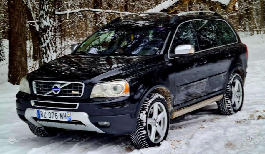 Black Volvo XC90 2012 in Vilnius, with an engine capacity of 2.40 L and mileage of 272 thousand km for 10850 €, photo 7 on AUTOMOTO.COM.LV