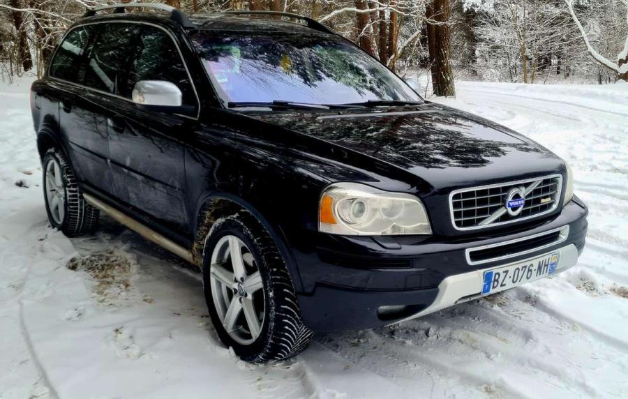 Black Volvo XC90 2012 in Vilnius, with an engine capacity of 2.40 L and mileage of 272 thousand km for 10850 €, photo 8 on AUTOMOTO.COM.LV