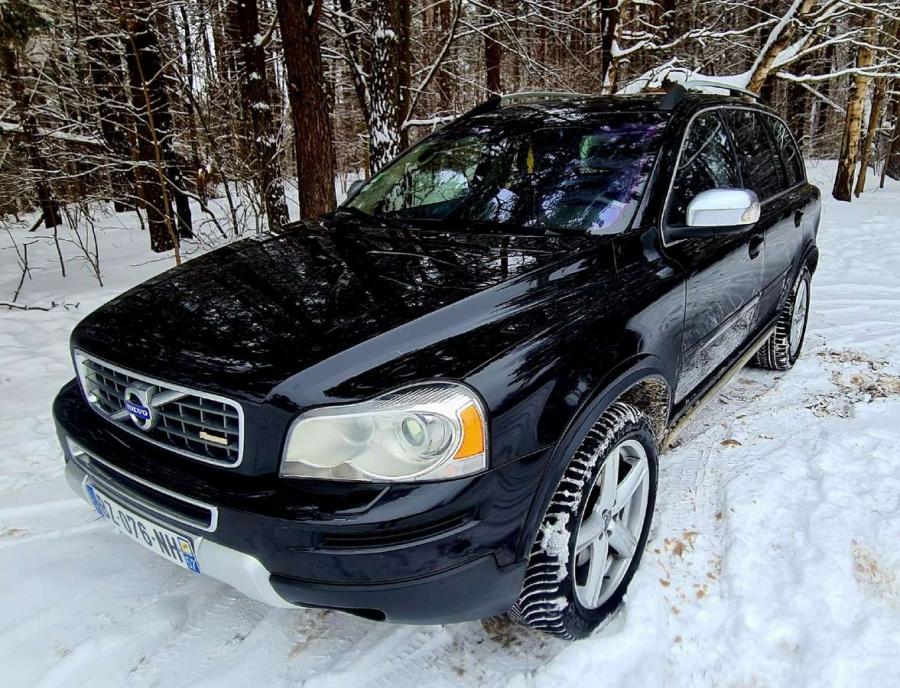 Black Volvo XC90 2012 in Vilnius, with an engine capacity of 2.40 L and mileage of 272 thousand km for 10850 €, photo 9 on AUTOMOTO.COM.LV