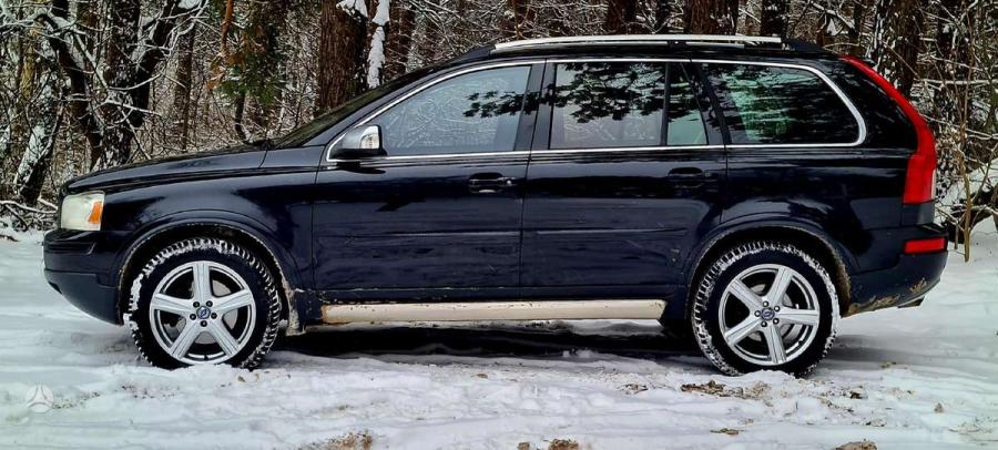 Black Volvo XC90 2012 in Vilnius, with an engine capacity of 2.40 L and mileage of 272 thousand km for 10850 €, photo 11 on AUTOMOTO.COM.LV