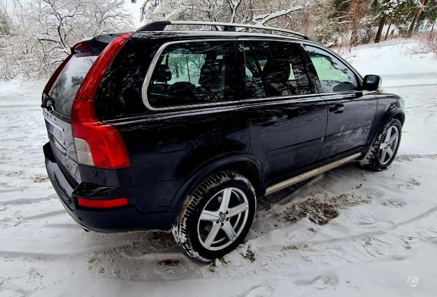 Black Volvo XC90 2012 in Vilnius, with an engine capacity of 2.40 L and mileage of 272 thousand km for 10850 €, photo 14 on AUTOMOTO.COM.LV