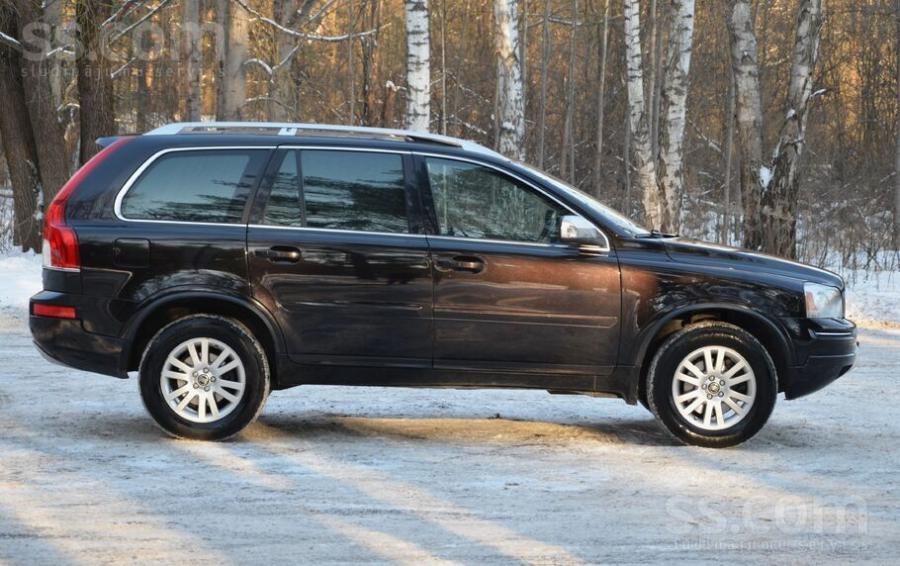 Black Volvo XC90 2012 in Riga, with an engine capacity of 2.40 L and mileage of 268 thousand km for 11990 €, photo 11 on AUTOMOTO.COM.LV