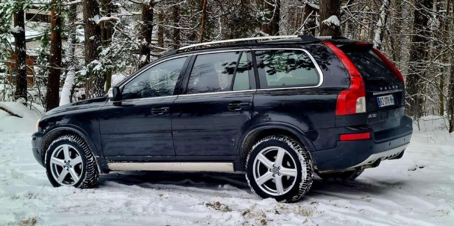 Melns Volvo XC90 2012 Viļņa, ar dzinēja tilpumu 2.40 L un nobraukumu 272 tūkst. km par 10750 €, foto 15 vietnē AUTOMOTO.COM.LV