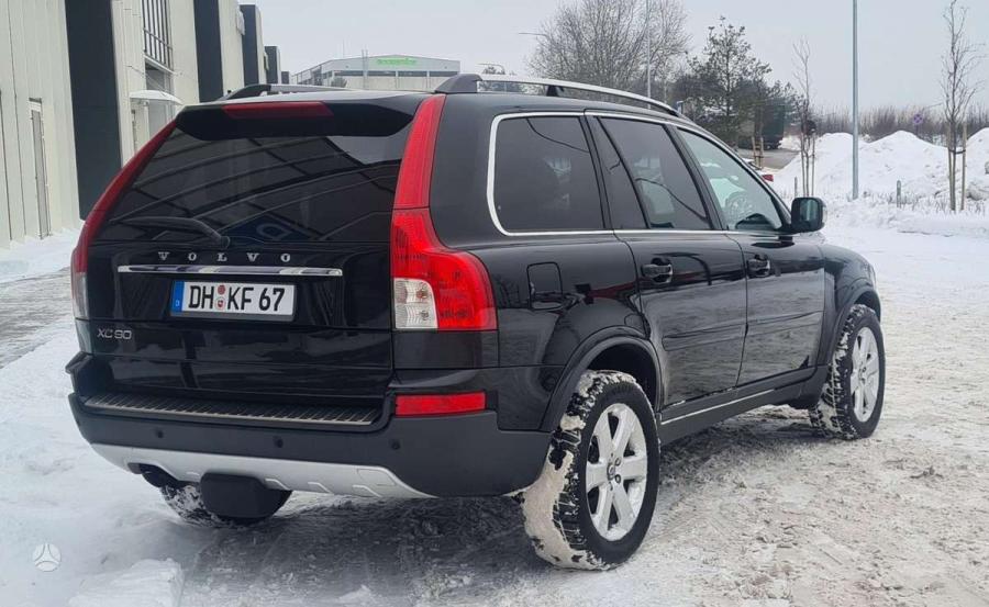 Black Volvo XC90 2012 in Vilnius, with an engine capacity of 2.40 L and mileage of 236 thousand km for 10850 €, photo 9 on AUTOMOTO.COM.LV