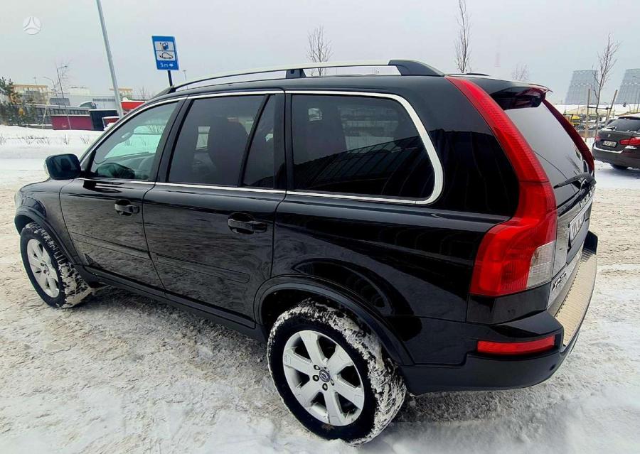Black Volvo XC90 2012 in Vilnius, with an engine capacity of 2.40 L and mileage of 236 thousand km for 10850 €, photo 11 on AUTOMOTO.COM.LV
