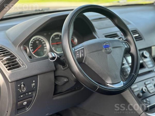 Black Volvo XC90 2012 in Jelgava, with an engine capacity of 2.40 L and mileage of 0 thousand km for 9790 €, photo 8 on AUTOMOTO.COM.LV