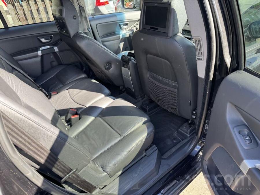 Black Volvo XC90 2012 in Riga, with an engine capacity of 2.40 L and mileage of 210 thousand km for 11900 €, photo 8 on AUTOMOTO.COM.LV