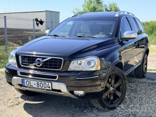 Black Volvo XC90 2012 in Riga, with an engine capacity of 2.40 L and mileage of 305 thousand km for 9995 €, photo 3 on AUTOMOTO.COM.LV