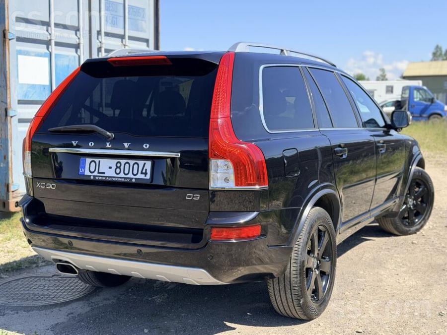 Black Volvo XC90 2012 in Riga, with an engine capacity of 2.40 L and mileage of 305 thousand km for 9995 €, photo 5 on AUTOMOTO.COM.LV