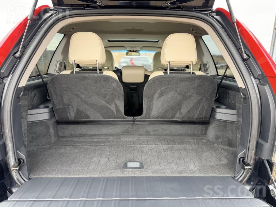 Black Volvo XC90 2012 in Riga, with an engine capacity of 2.40 L and mileage of 305 thousand km for 9995 €, photo 6 on AUTOMOTO.COM.LV