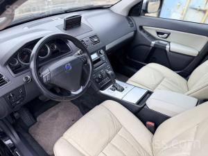 Black Volvo XC90 2012 in Riga, with an engine capacity of 2.40 L and mileage of 305 thousand km for 9995 €, photo 9 on AUTOMOTO.COM.LV