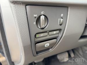Black Volvo XC90 2012 in Riga, with an engine capacity of 2.40 L and mileage of 305 thousand km for 9995 €, photo 13 on AUTOMOTO.COM.LV