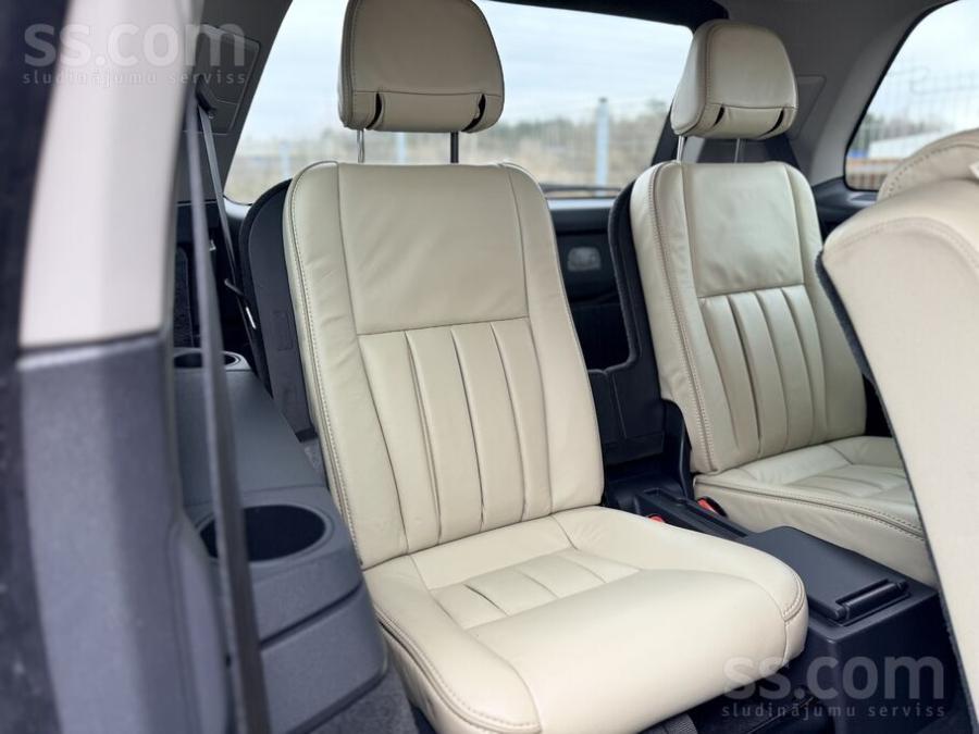 Black Volvo XC90 2012 in Riga, with an engine capacity of 2.40 L and mileage of 305 thousand km for 9995 €, photo 17 on AUTOMOTO.COM.LV